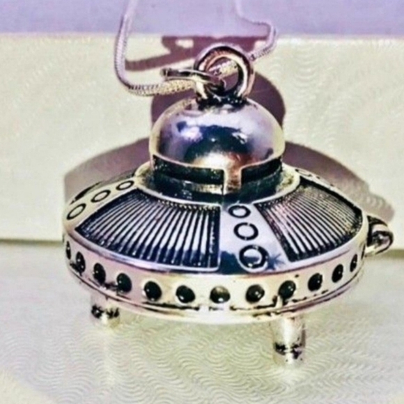 unbranded | Jewelry | Take Me To Your Leader Spaceship Ufo Trinket Box ...